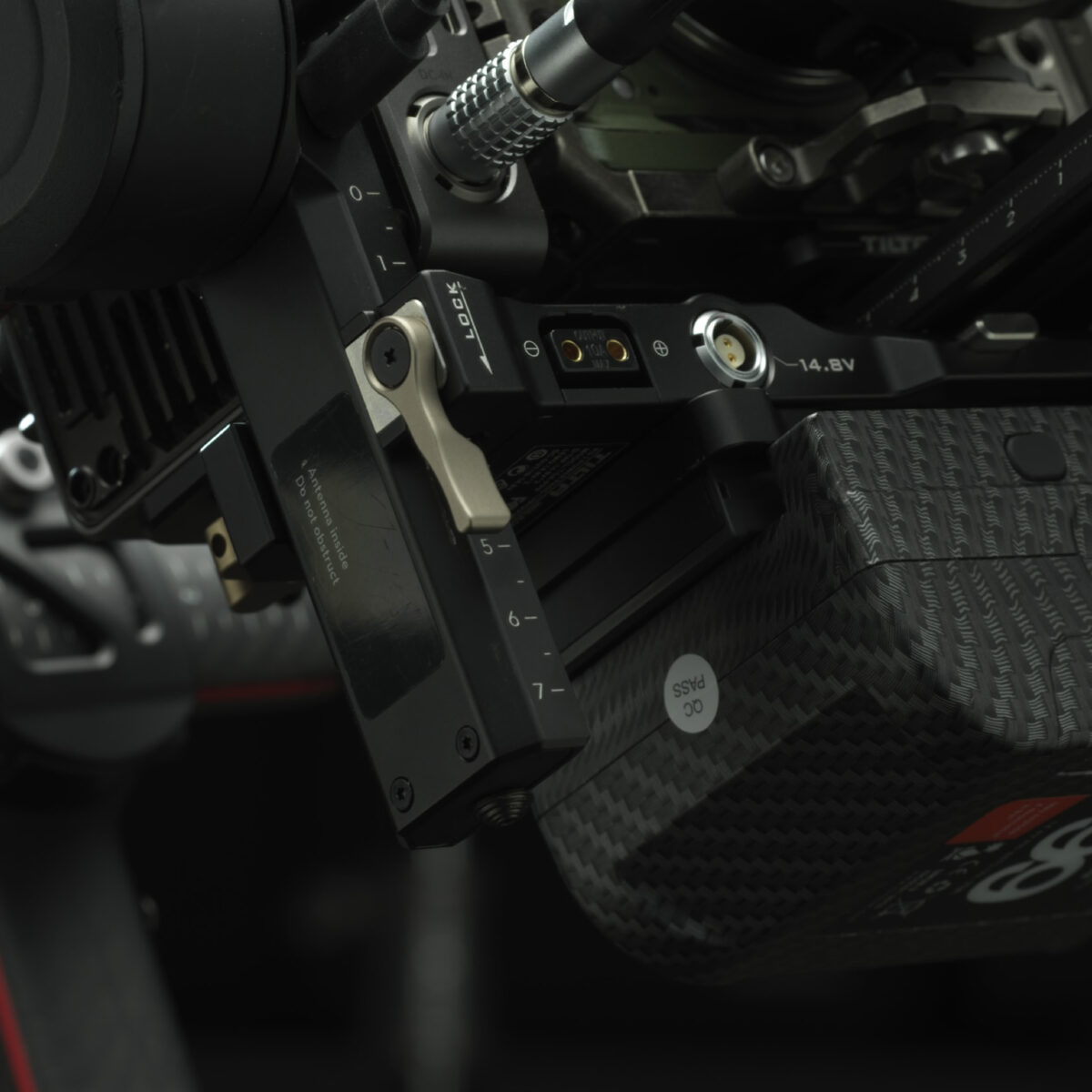 Battery Plate to DJI RS3 Pro Power Pass-through Plate Kit | Tilta