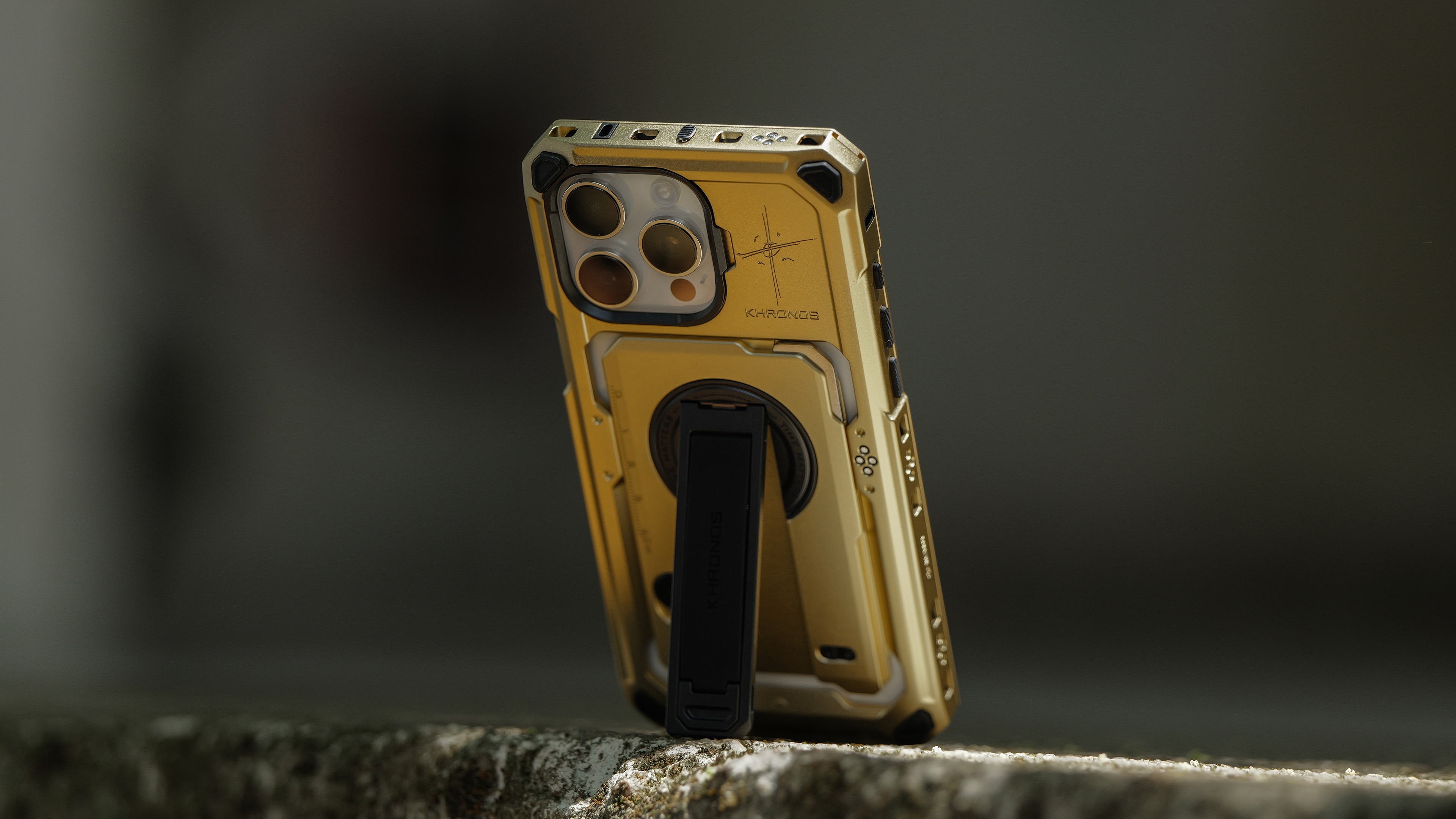 Khronos x On the Roam iPhone 16 Pro/Pro Max Case - Gold | Tilta